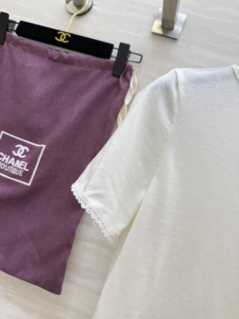 Indistinguishable Unclassified Brand T-Shirts