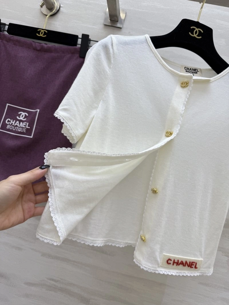 Indistinguishable Unclassified Brand T-Shirts