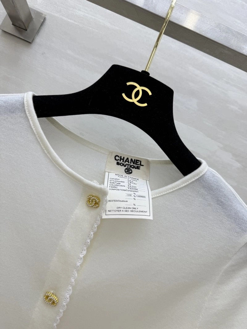 Indistinguishable Unclassified Brand T-Shirts