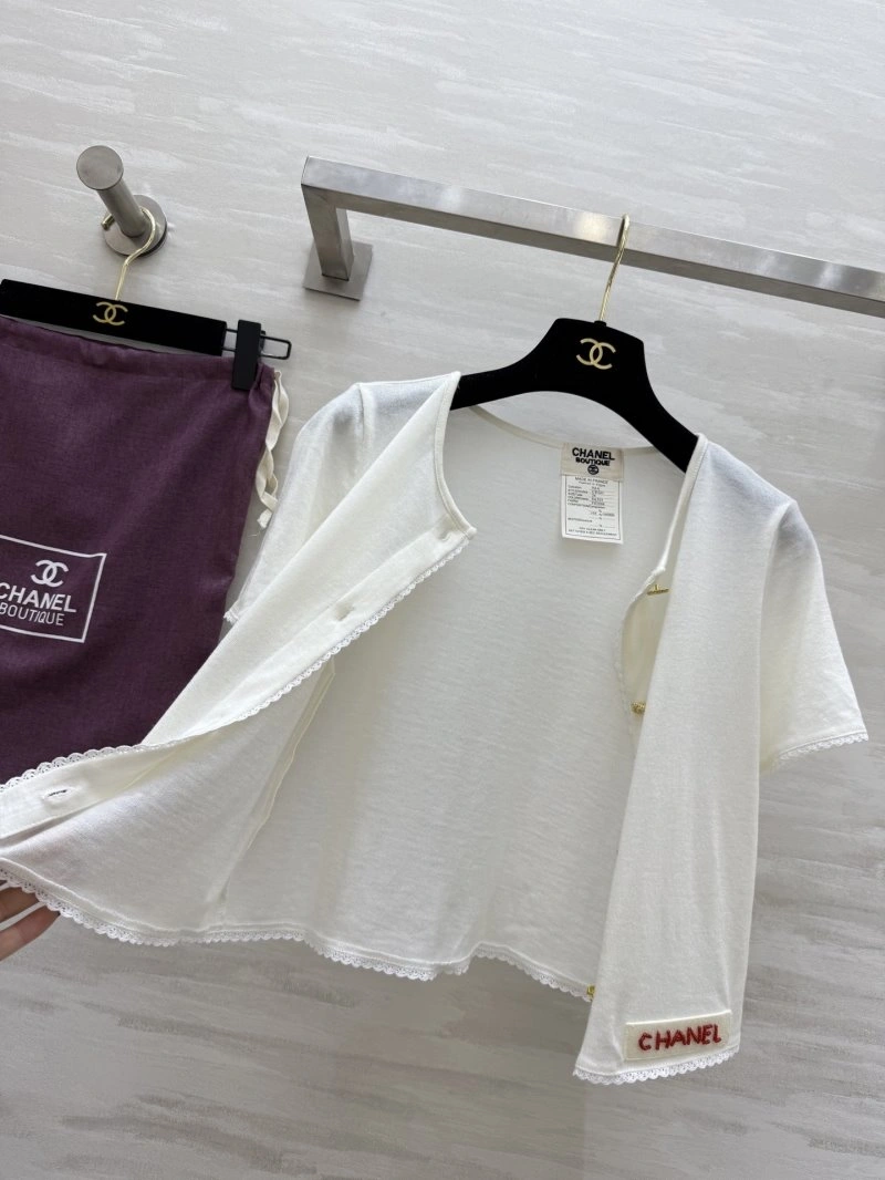 Indistinguishable Unclassified Brand T-Shirts