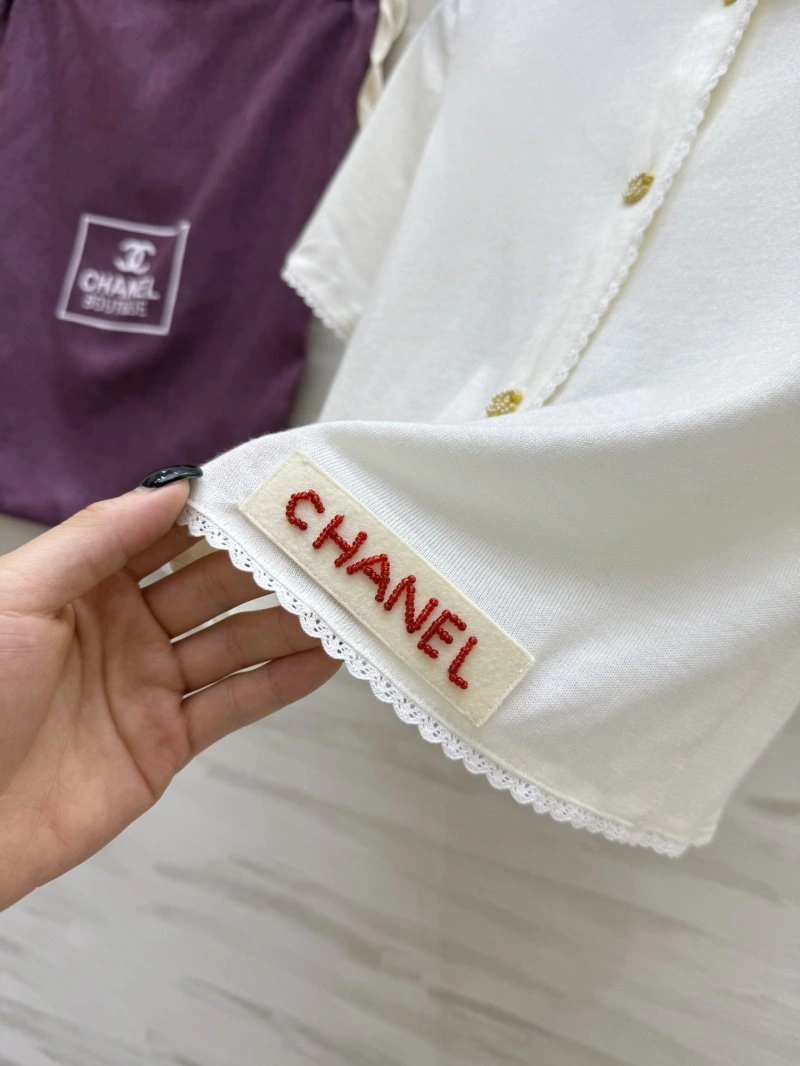 Indistinguishable Unclassified Brand T-Shirts