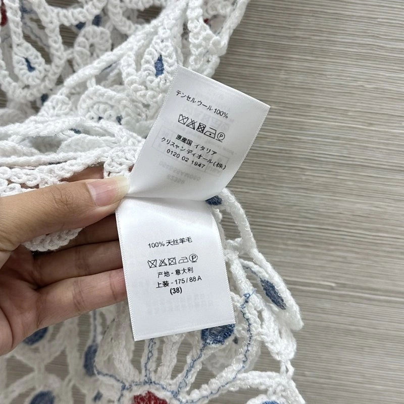 Low-cost Unclassified Brand Vest