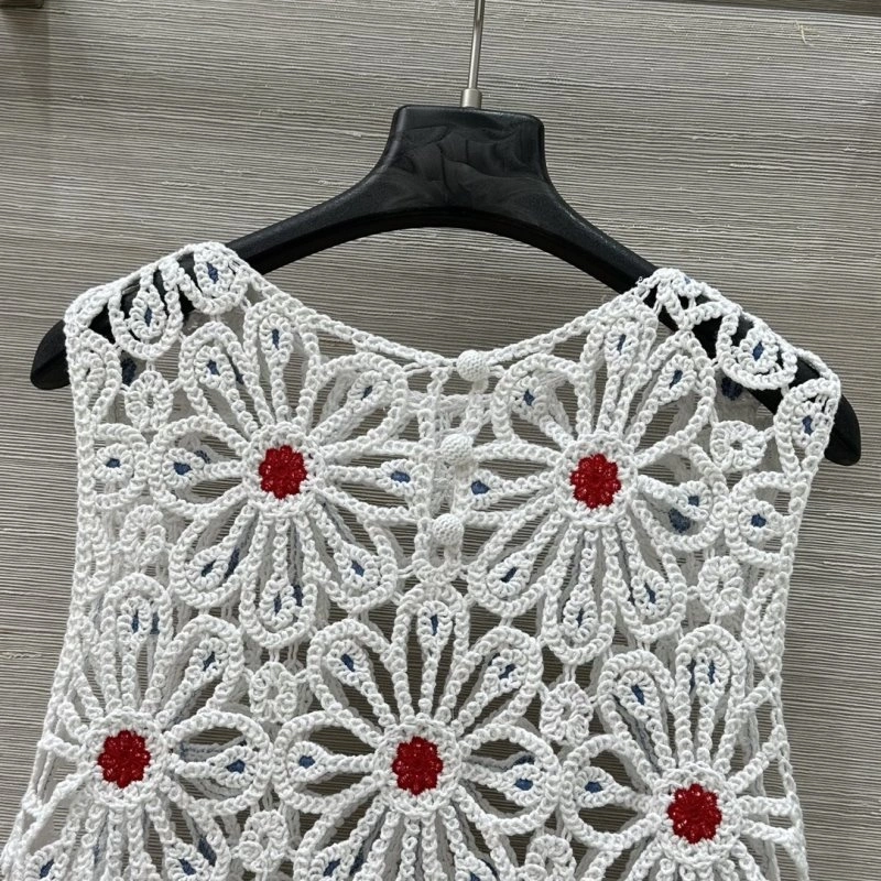 Low-cost Unclassified Brand Vest