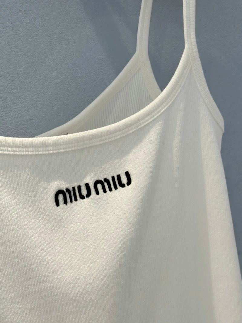 Low-cost Unclassified Brand Vest