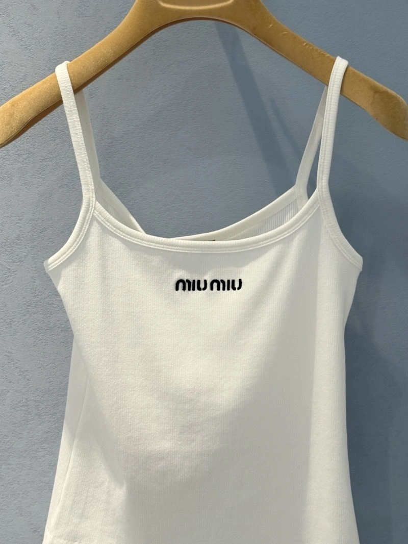 Low-cost Unclassified Brand Vest