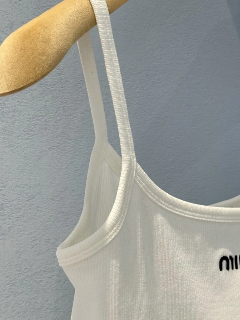 Low-cost Unclassified Brand Vest