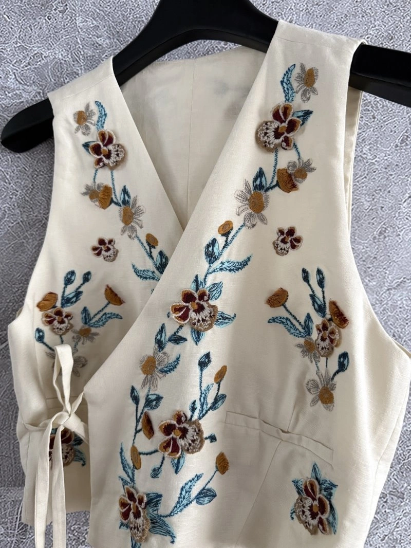 Bargain Unclassified Brand Vest