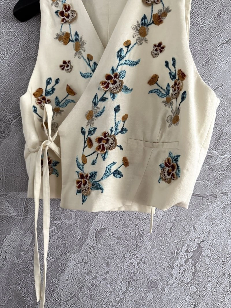 Bargain Unclassified Brand Vest