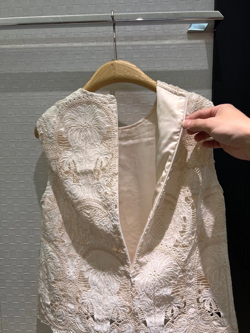 Low-cost Unclassified Brand Vest