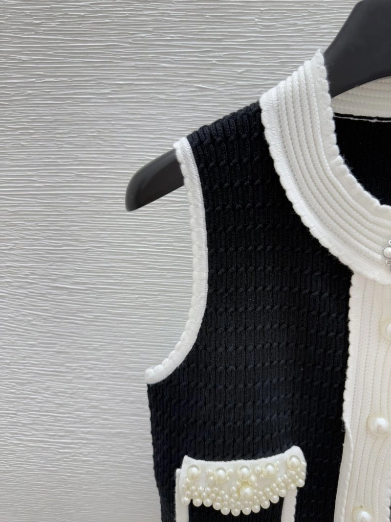 Discounted Unclassified Brand Vest