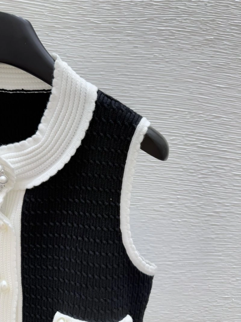 Discounted Unclassified Brand Vest