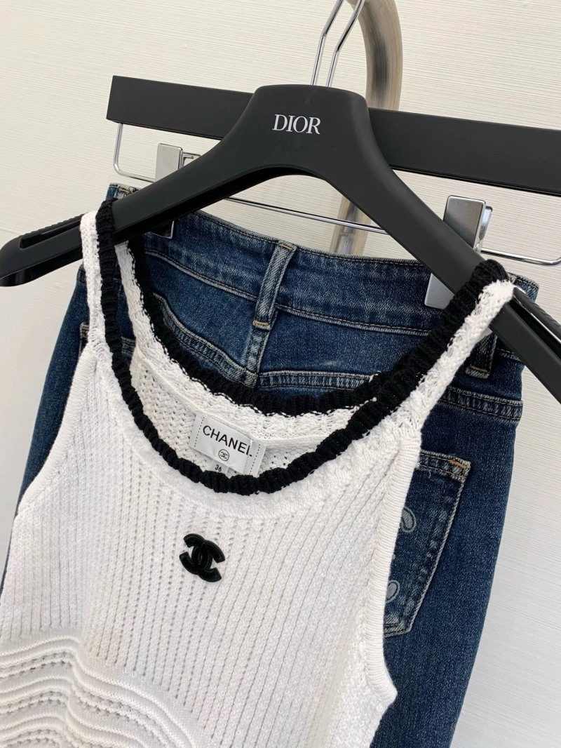 Indistinguishable Unclassified Brand Vest