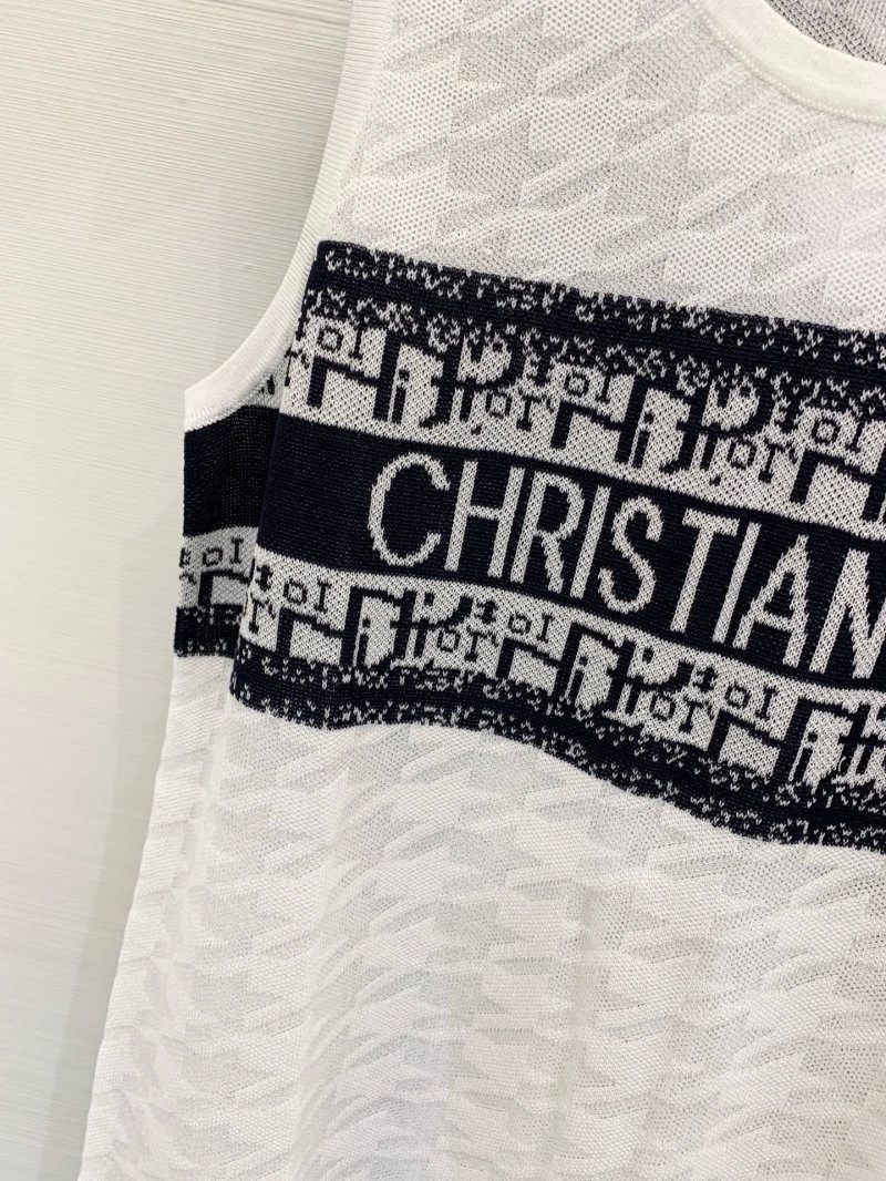 Accurate model Unclassified Brand Vest