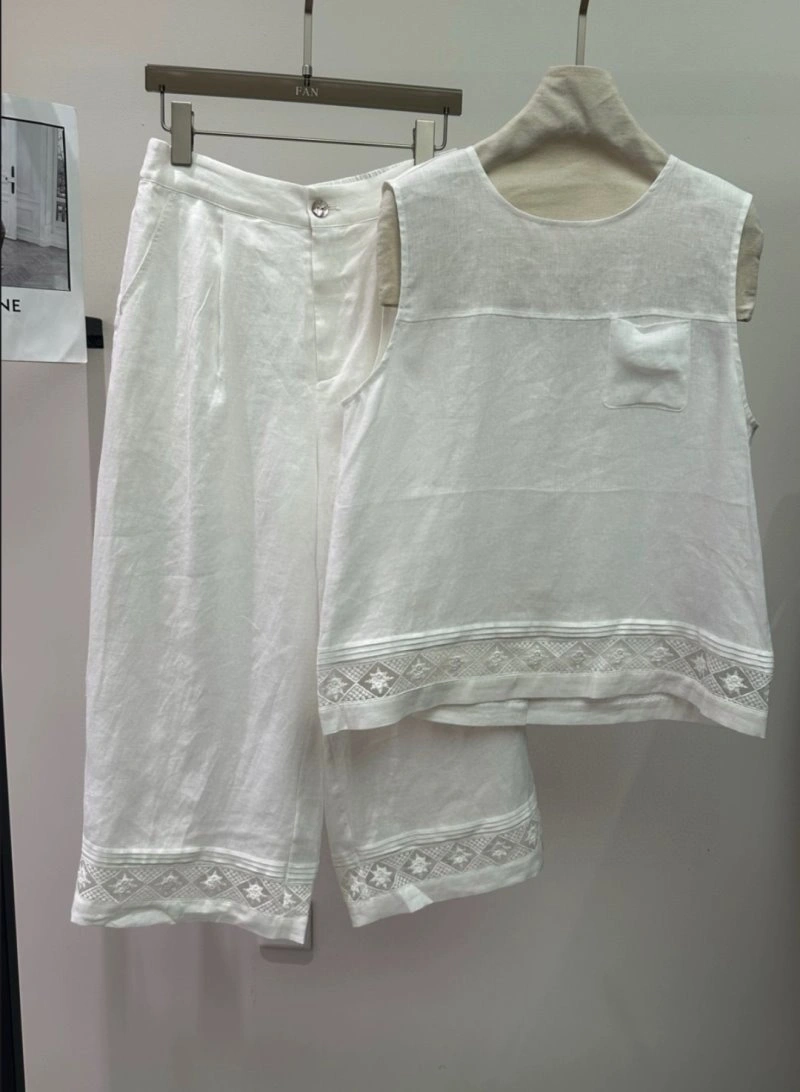 Brand-authenticated Unclassified Brand Vest