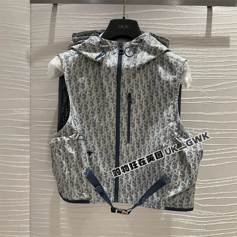 Low-cost Unclassified Brand Vest