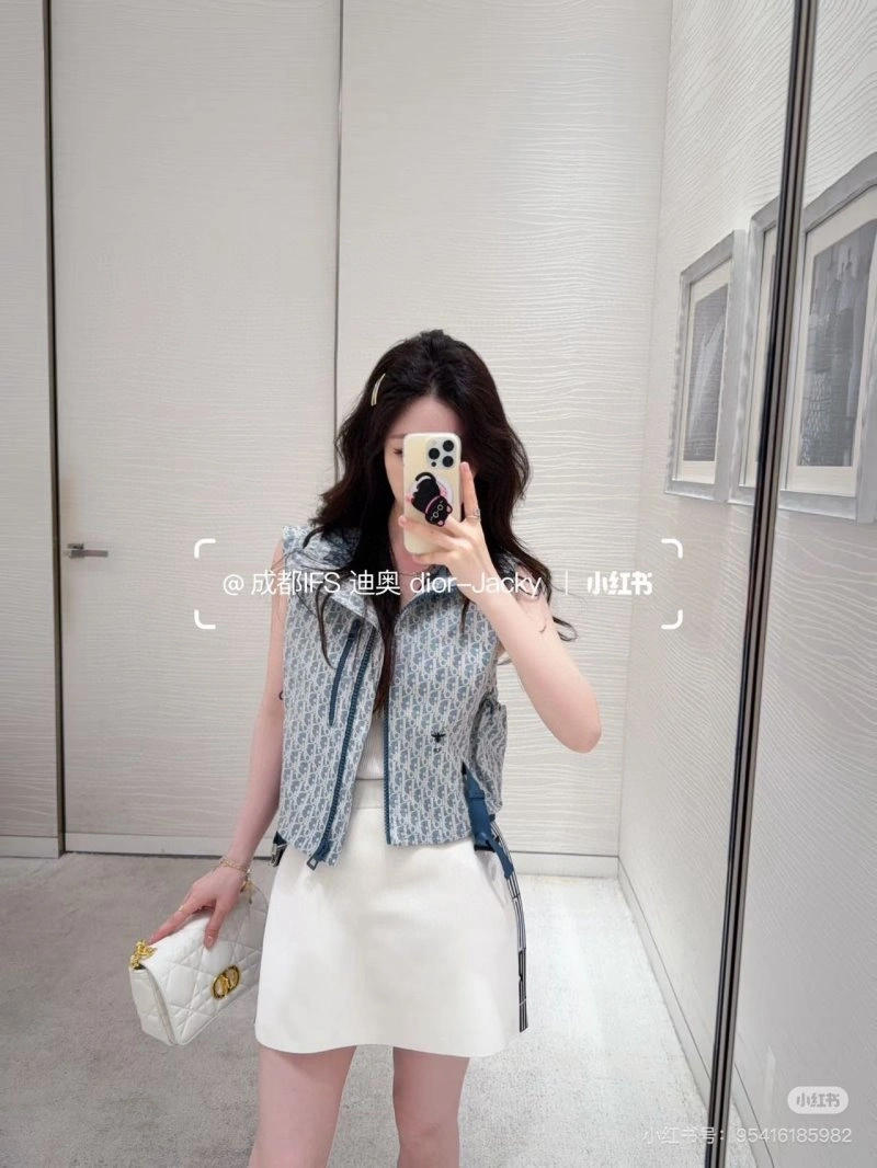 Low-cost Unclassified Brand Vest