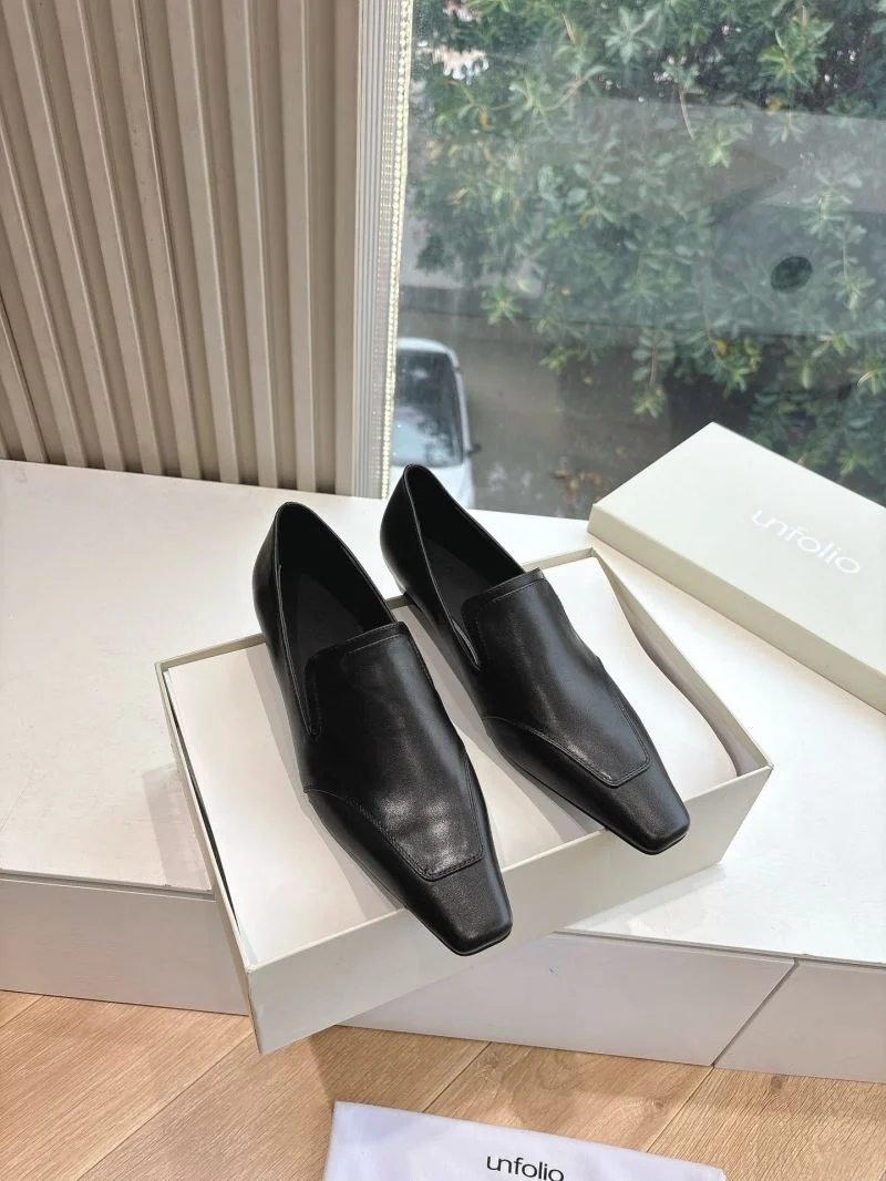 Unfolio Shoes