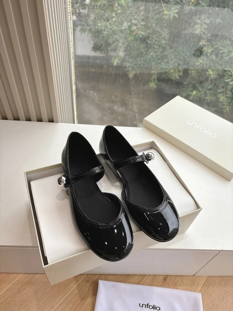 Unfolio Shoes