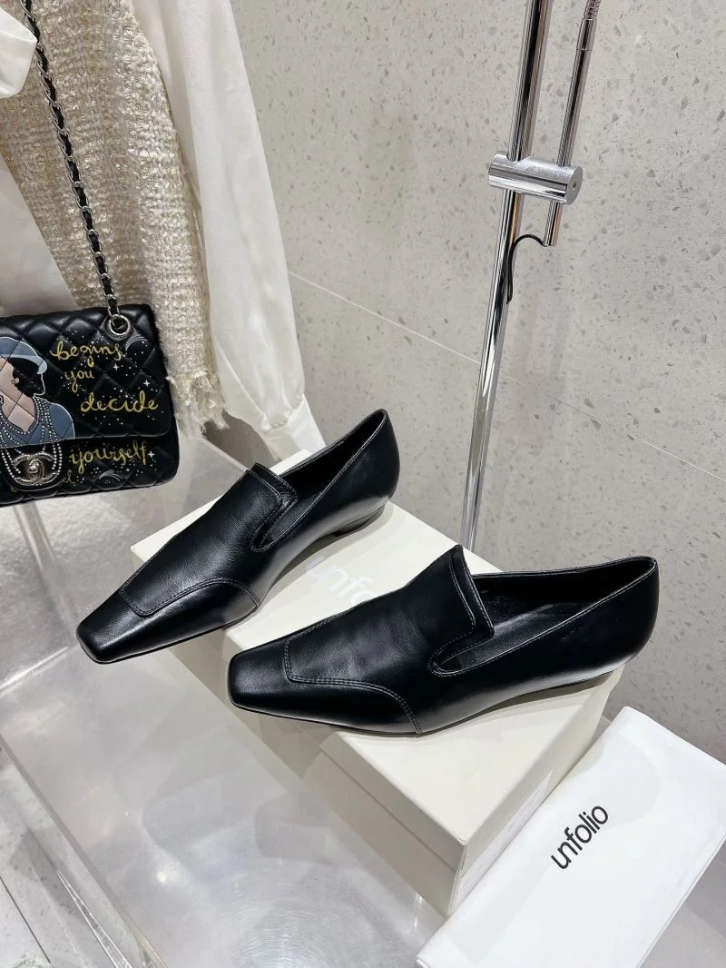 Cut-rate Unfolio Shoes