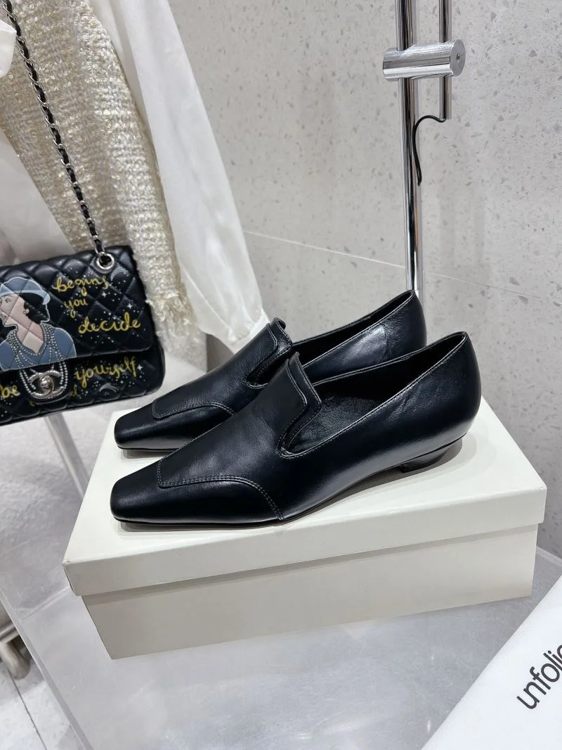 Cut-rate Unfolio Shoes