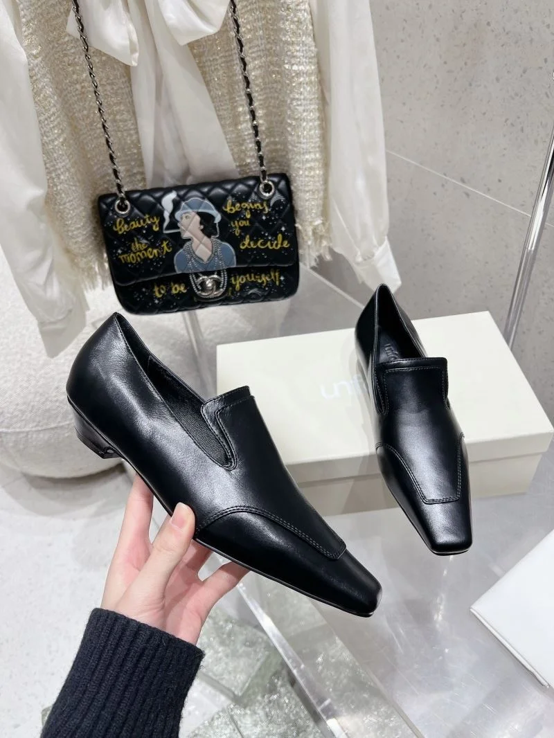 Cut-rate Unfolio Shoes