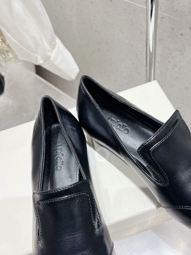 Cut-rate Unfolio Shoes
