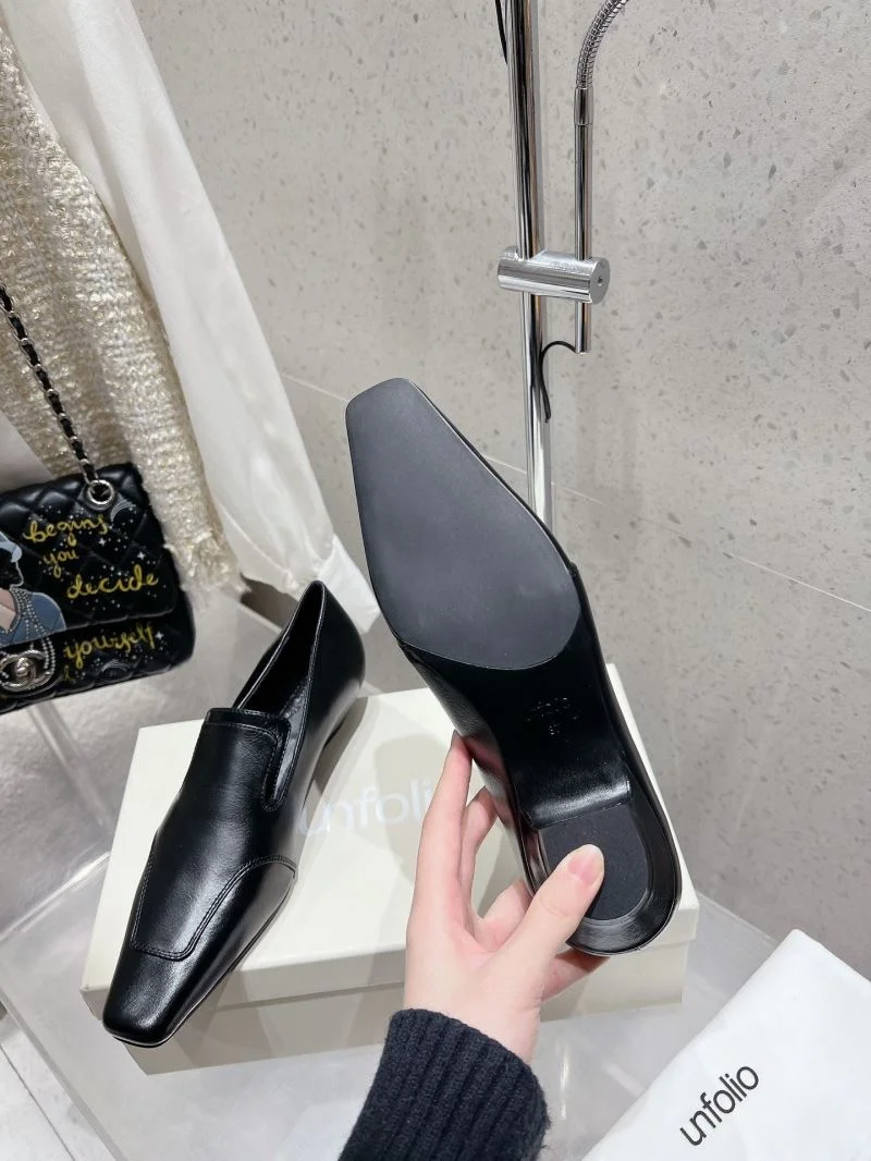 Cut-rate Unfolio Shoes