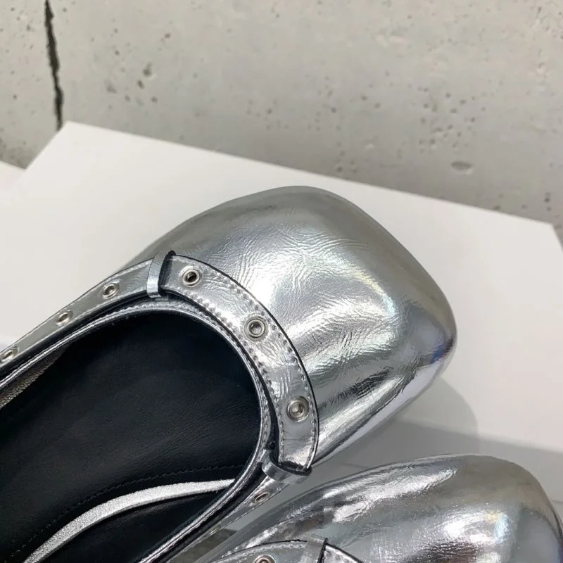 Low-cost Untitlab Shoes