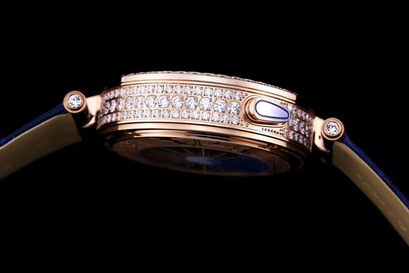 Indistinguishable VAN CLEEF ARPELS Watches