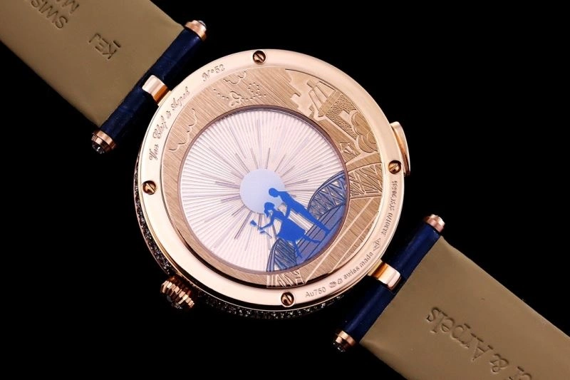 Indistinguishable VAN CLEEF ARPELS Watches