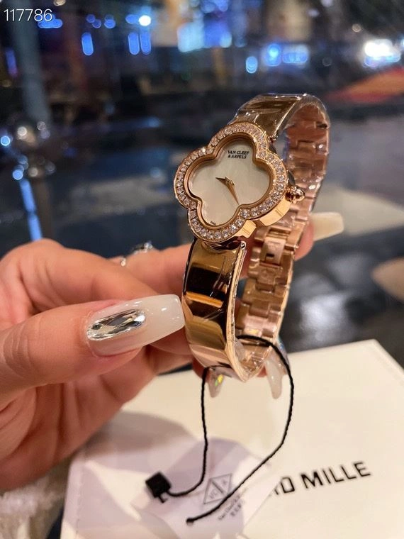 Top mirror VAN CLEEF ARPELS Watches