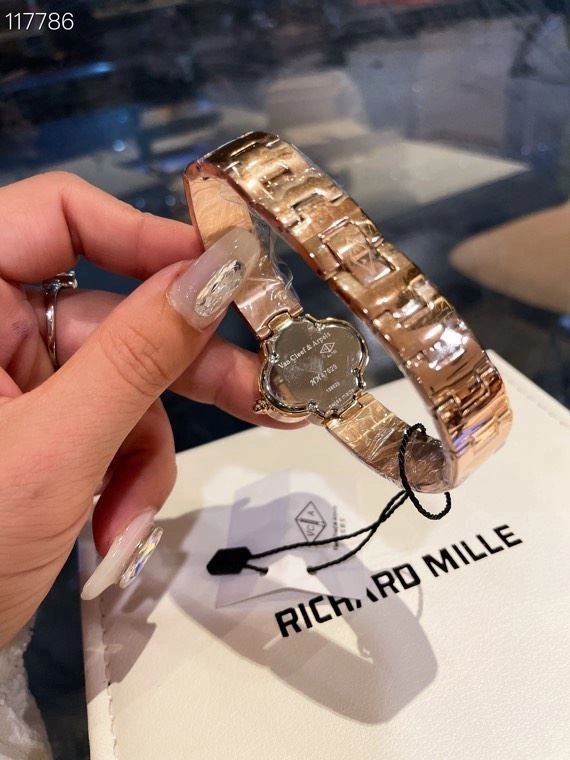 Top mirror VAN CLEEF ARPELS Watches