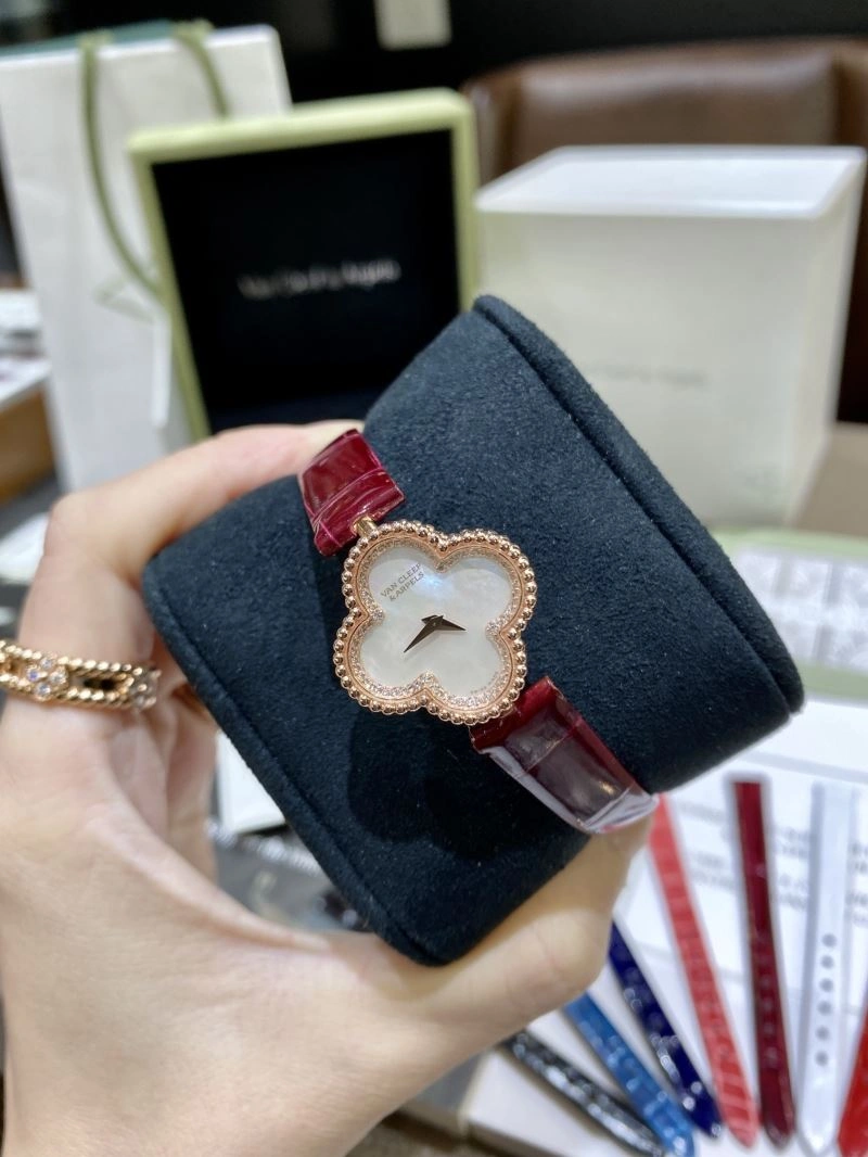 Top mirror VAN CLEEF ARPELS Watches