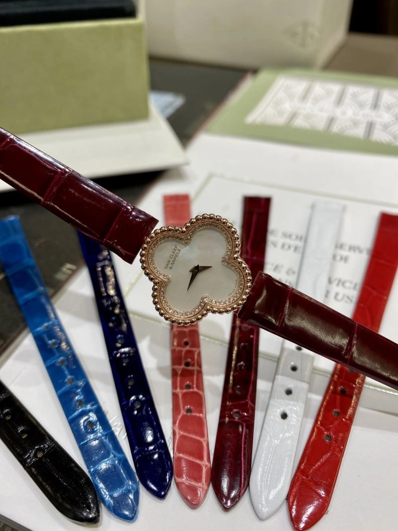 Top mirror VAN CLEEF ARPELS Watches
