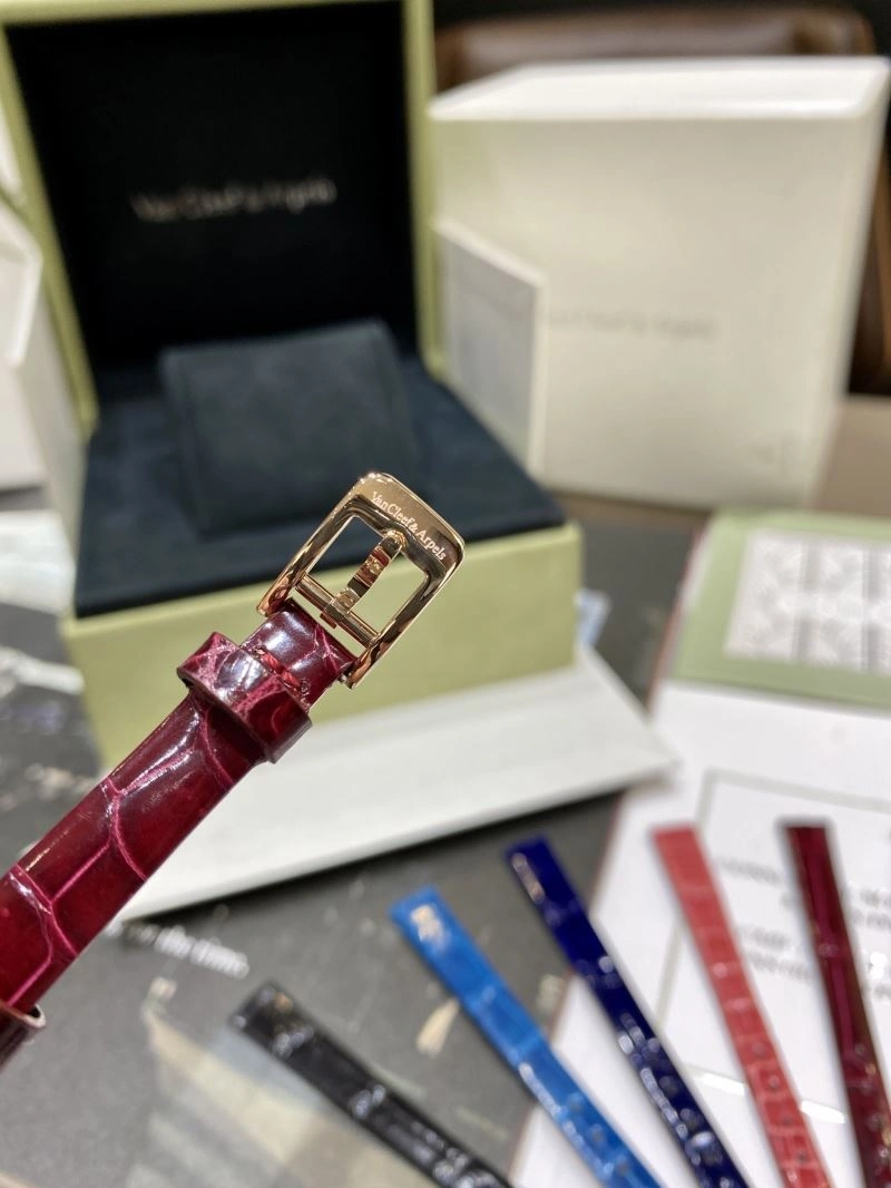 Top mirror VAN CLEEF ARPELS Watches