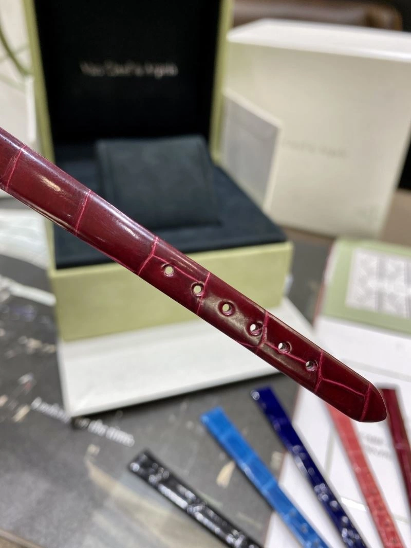 Top mirror VAN CLEEF ARPELS Watches