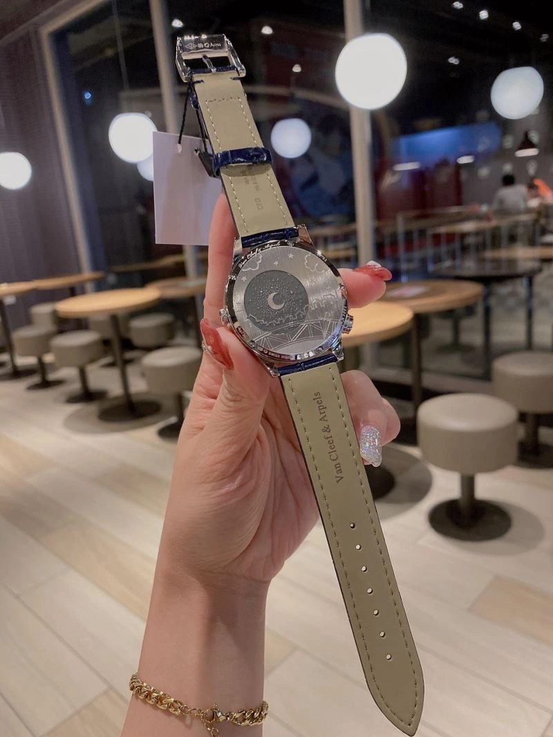 Factory-made VAN CLEEF ARPELS Watches
