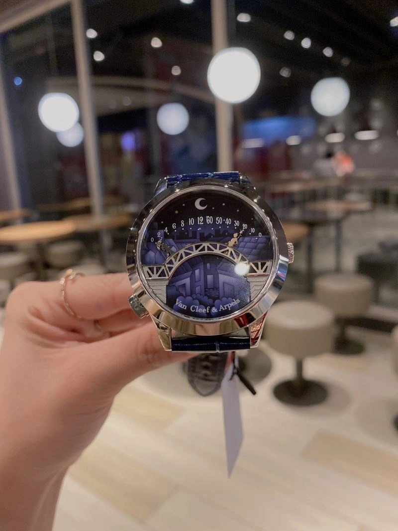 Factory-made VAN CLEEF ARPELS Watches