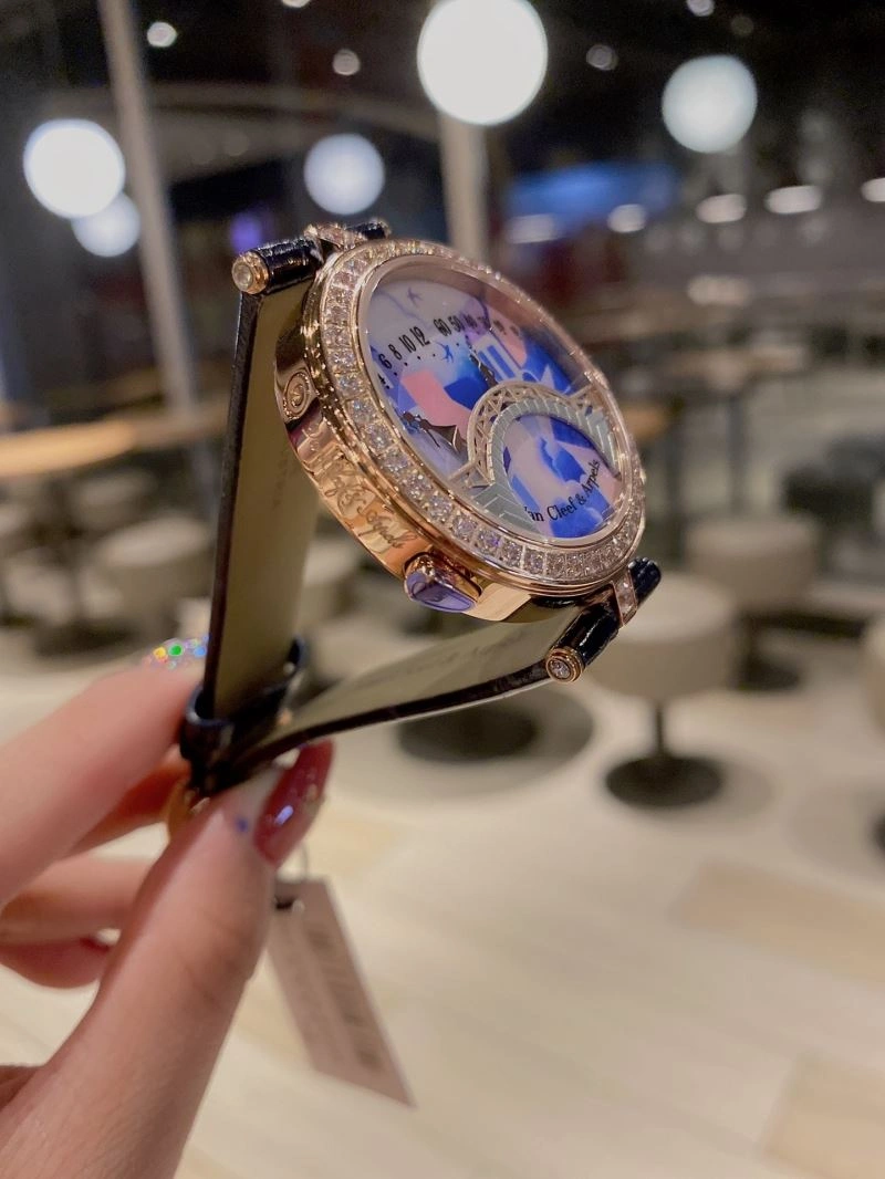 Factory-made VAN CLEEF ARPELS Watches