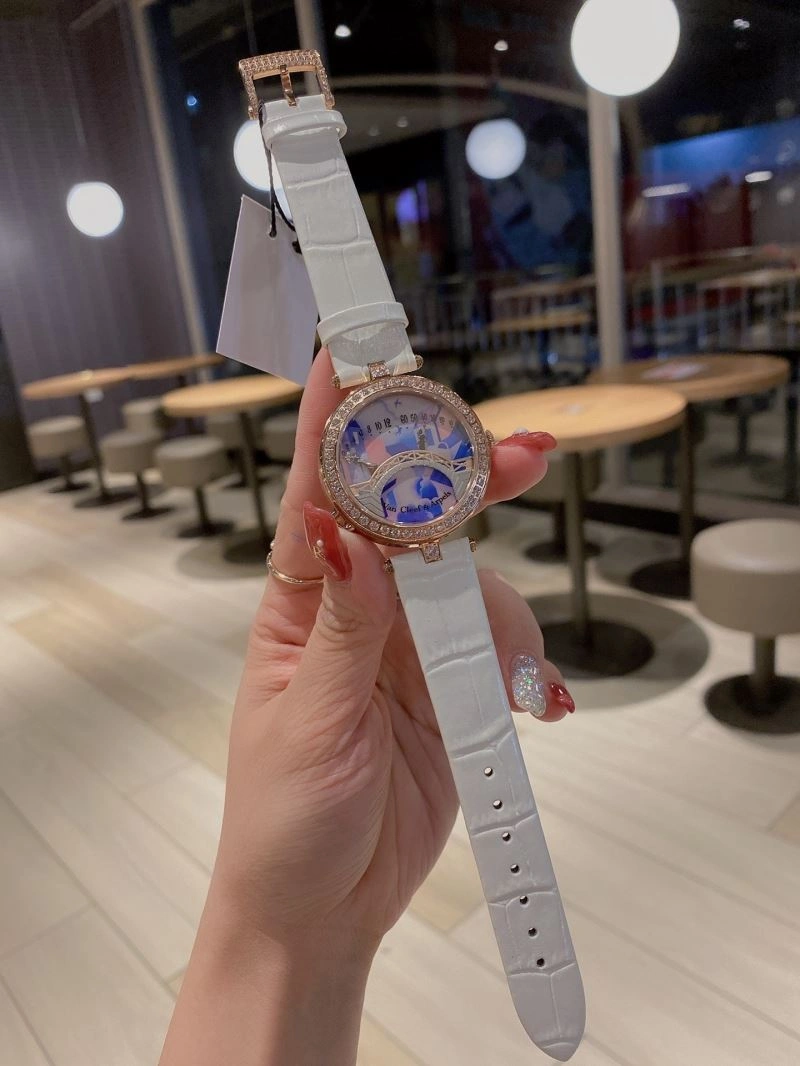 Indistinguishable VAN CLEEF ARPELS Watches