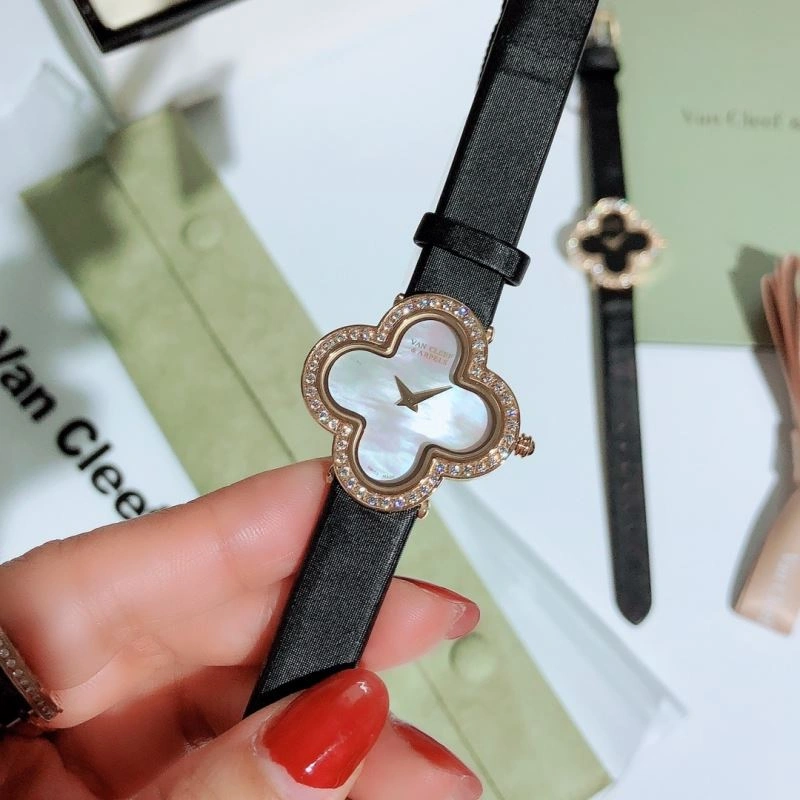 Accurate model VAN CLEEF ARPELS Watches