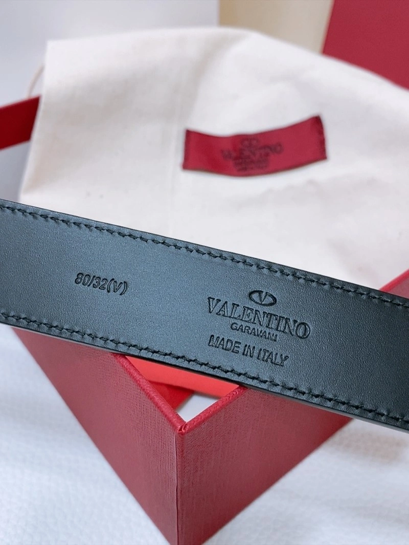 Low-cost Valentino Belts