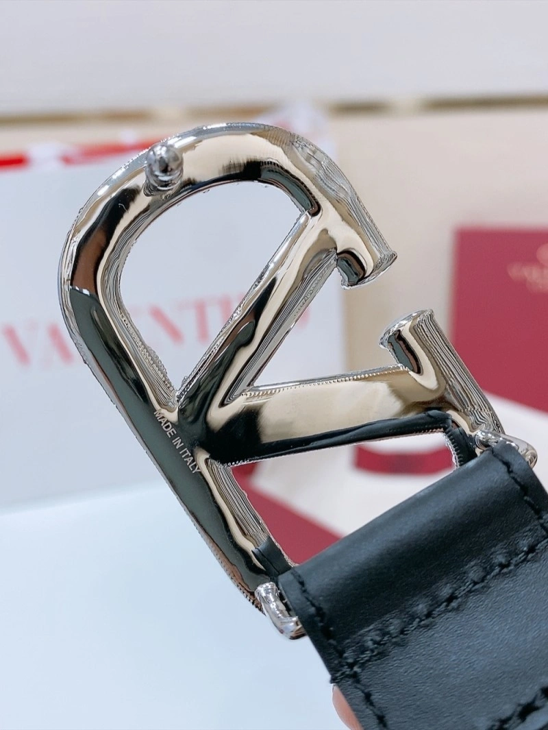 Low-cost Valentino Belts
