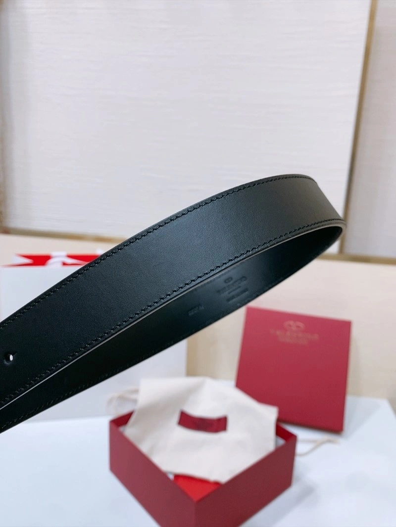 Low-cost Valentino Belts