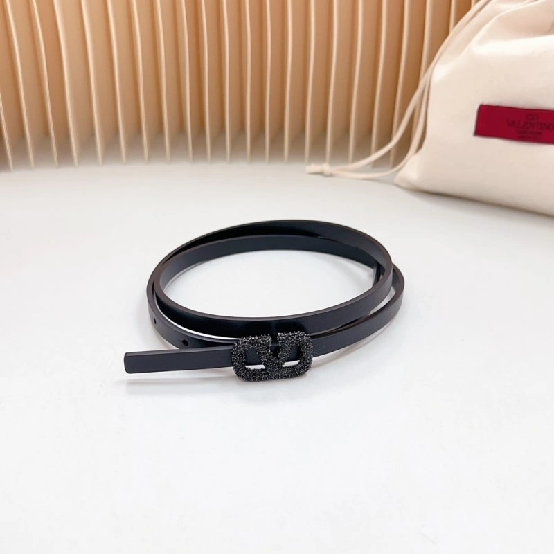 Accurate model Valentino Belts