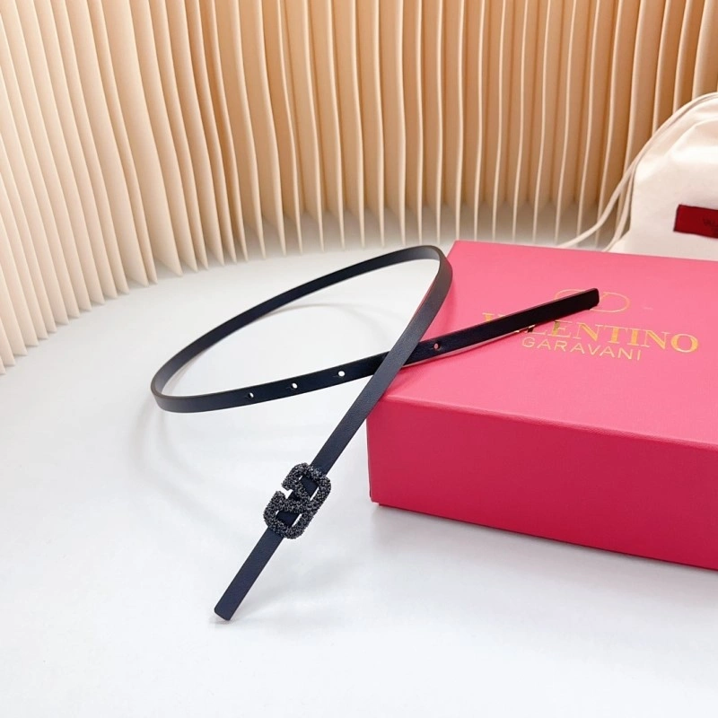 Accurate model Valentino Belts