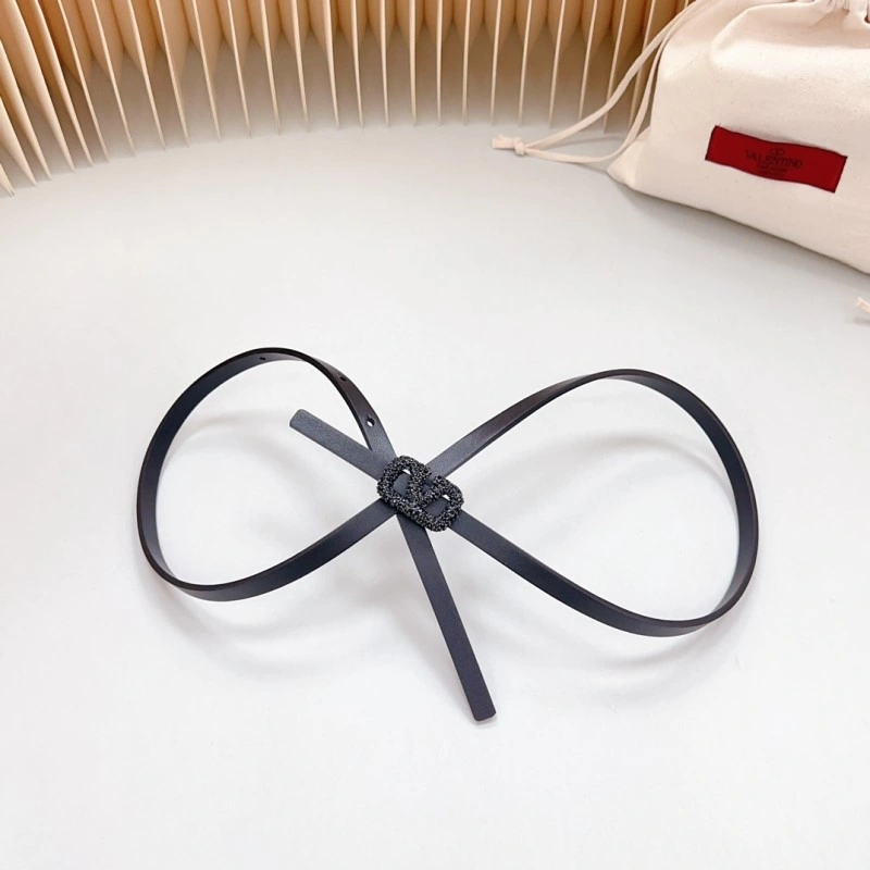 Accurate model Valentino Belts