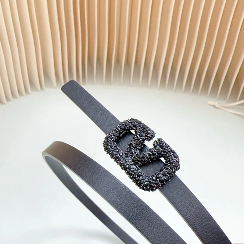 Accurate model Valentino Belts