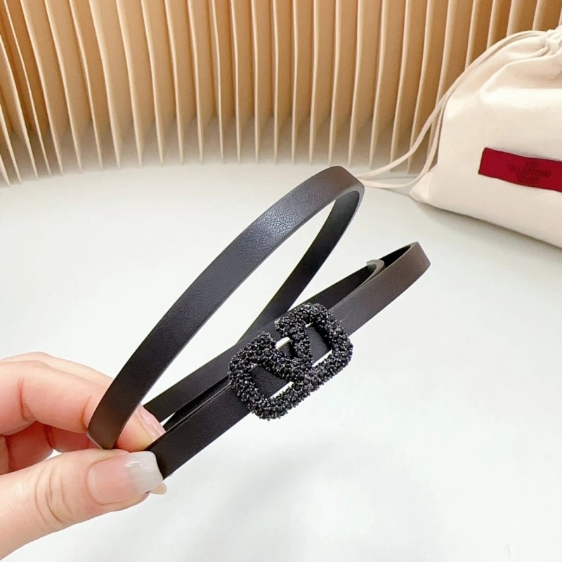 Accurate model Valentino Belts