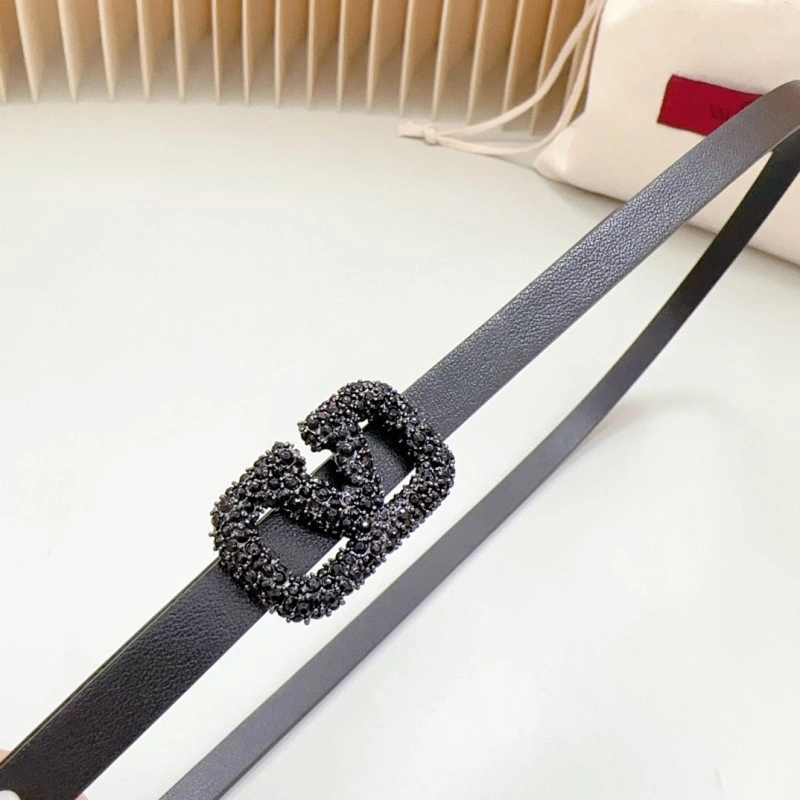Accurate model Valentino Belts